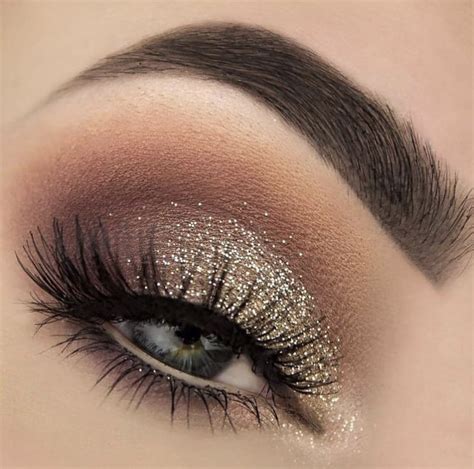 Sombra De Ojos En Dorado Brillante Eye Makeup Christmas Eye Makeup