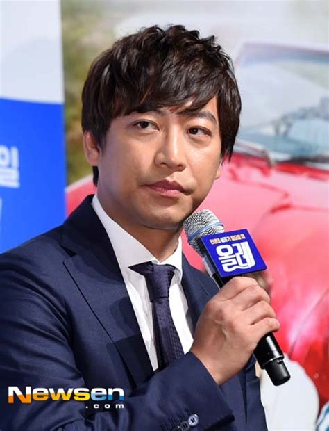 오만석 측 “열애 확인 후 공식입장 밝히겠다” 손에 잡히는 뉴스 눈에 보이는 뉴스 뉴스엔