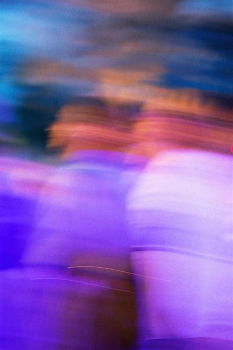 고 에너지 관념적인 네온 다이나믹 모션 다이나믹한 다채로운 댄스 도시의 라이프스타일 리듬 모션 블러 밤문화 분위기 불빛 빠른 빠른 진행 선명한