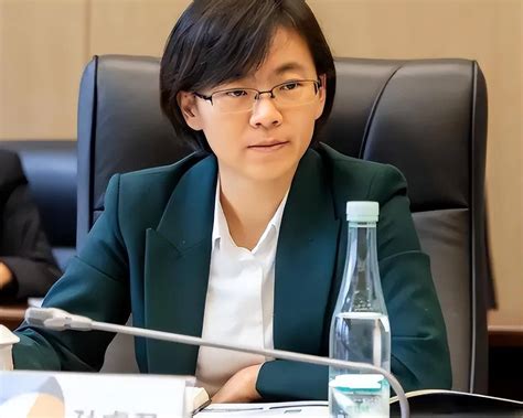 广西80后女副厅长火了，10年间从教师到副厅级，颜值与能力并存