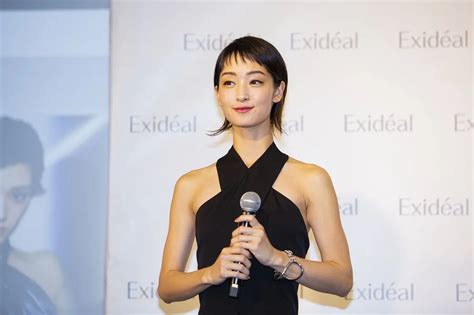 画像・写真 剛力彩芽、大胆ドレスで“美背中”披露「かっこよく、輝いてみました」 6 9 Webザテレビジョン
