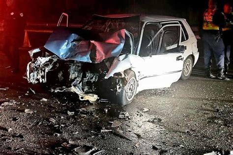One Killed Four Injured In Head On Crash With Taxi In Kzn