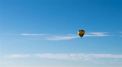 무료 이미지 비행 하늘 풍선 모험 여행 항공기 휴양 교통 차량 타기 떠 있는 흙손 화려한 익스트림 스포츠 여가 장난감 구름 열기구 열기