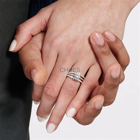 Wenshy 18k白金小巧冠状钻石戒指