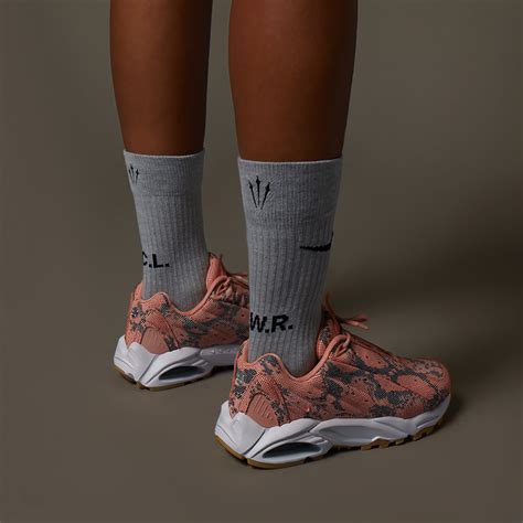 Hot Step Pink Quartz Nocta