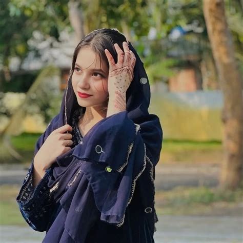 Chezzy Grl • Threads Say More