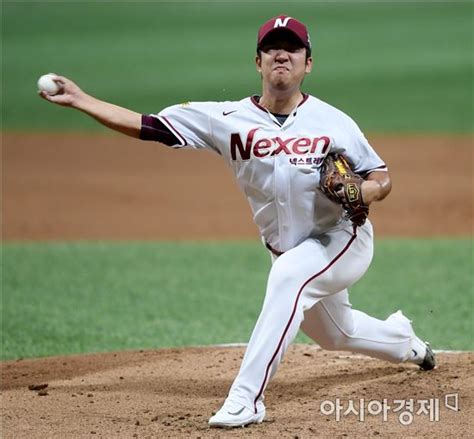 포토 역투하는 넥센 선발 신재영 아시아경제
