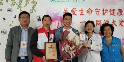 感人 95后小伙捐献造血干细胞 救治5岁白血病患儿手机新浪网