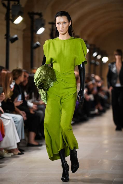 La Femineidad Inclusiva Tendencia En La Semana De La Moda En Paris Tn