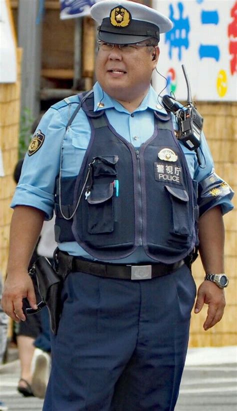 メガネ中年警察官の可愛い乳首とチンポを両方触りたいなぁ～～ 男性警察官 警察官 ぽっちゃり男性