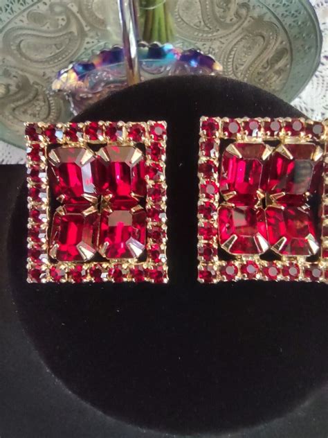 Vintage Art Deco Ruby Red Glass And Rhinestone Shadow Gem