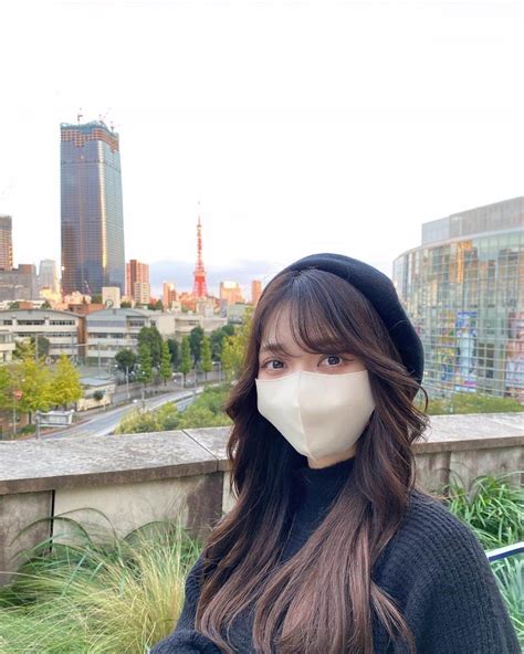 山口はのんさんのインスタグラム写真 山口はのんinstagram「🗼🫰🏻 2枚目からはお友達考案のピース🤣