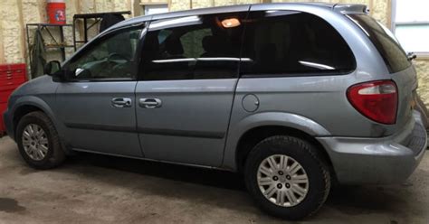 2005 CHRYSLER TOWN AND COUNTRY MINIVAN