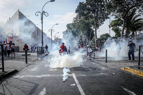 Protestas En Perú Manifestantes Se Concentran En Lima Y Continúan