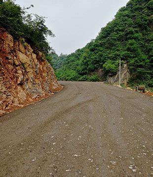 宜昌铺沥青路面 铺柏油路面 道路刷黑标线 宜昌铺路达劳务有限公司