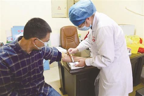 镇江日报多媒体数字报刊京口环卫工健康体检