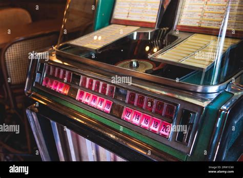 Juke box de musique américaine vintage avec boutons illuminés