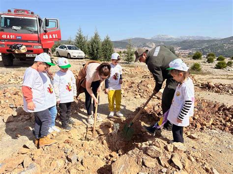 Muğlada minik öğrenciler fidan dikti Bodrum Kapak Haber Bodrum Haberleri