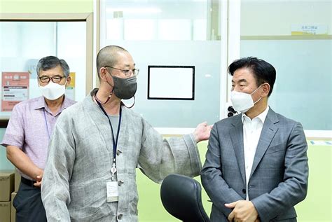 김동근 시장 노인일자리 기관 의정부시니어클럽 방문 위키트리