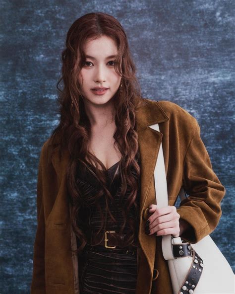 트와이스 사나 프라다 검스로 밀라노 시선 집중 방송연예 꾸르