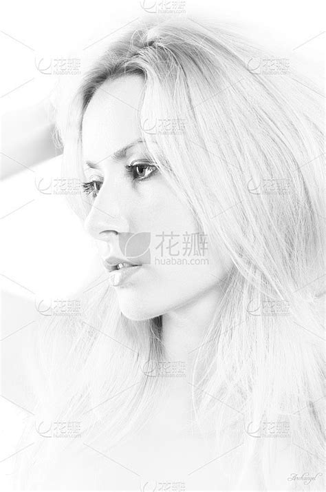 一个金发女孩的肖像