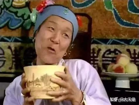 为什么王夫人在刘姥姥第二次进贾府的时候豪扔一百两银子 知乎
