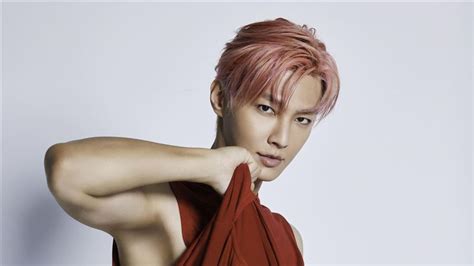 亂減肥臉蠟黃到嚇人！炎亞綸挺過低潮「西裝全裸照」曝光 娛樂星聞