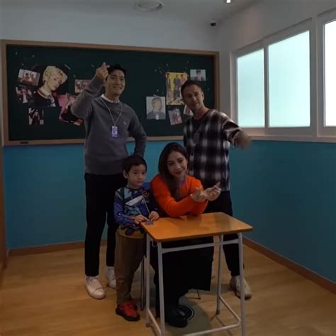 5 Potret Rafathar Foto Bareng Pesohor Dunia Pesepakbola Hingga Idol K