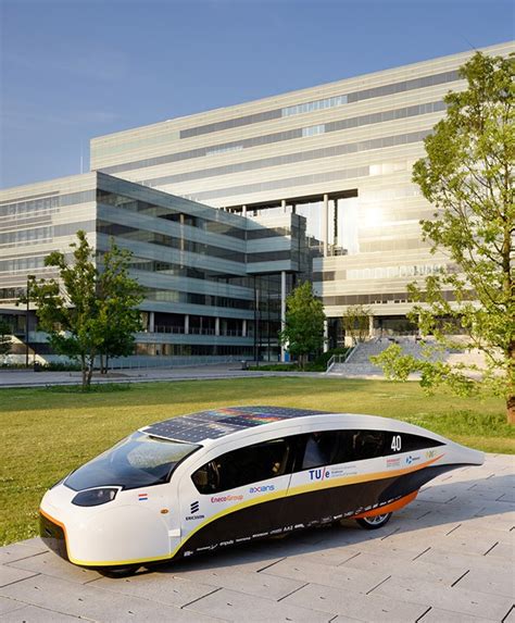 Conheça o primeiro carro 100 movido a energia solar Casa Vogue Objetos
