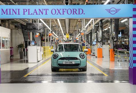 【新車登場】引爆街頭風潮！全新第5代mini Cooper三門掀背超萌上市！ Yahoo奇摩汽車機車