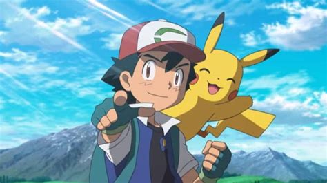 Pokémon Un chico vestido de Ash Ketchum captura a una hermosa Pikachu