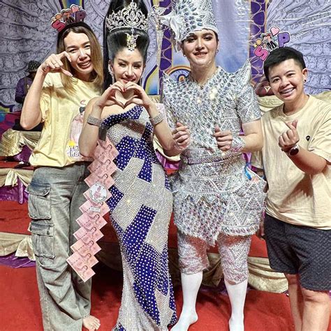 เป็นงัยละพระเอกอย่าท้านางเอกเอาจริงถึงกับทำตัวไม่ถูกเลย😆 ️🌞 ️🌞 ️แพรว