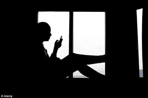 Derby Police Called In By Babe To Probe Sexting Epidemic Daily Mail Online