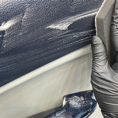 Radicalwash Navyandgray 시트 표면에 발생된 오염이 좀 더 쉽게 제거 될 수 있도록 Facebook