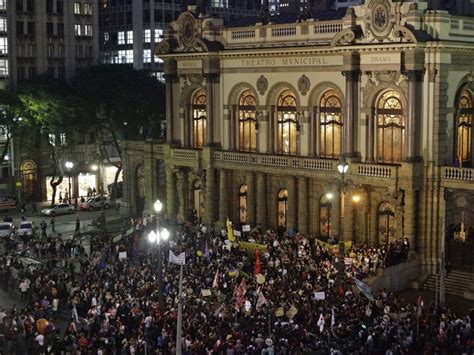 G1 Manifestantes reocupam Avenida Paulista após confronto PM