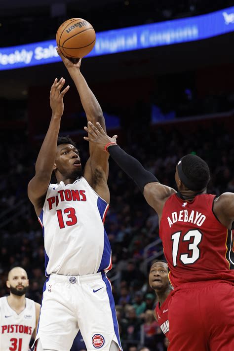 Bam Adebayo Hits Buzzer Beating 3 Pointer Heat Beat Pistons Reuters