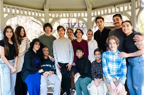 애 키우려 포르노 찍은 옥토맘 자녀 14명 식비만 무려