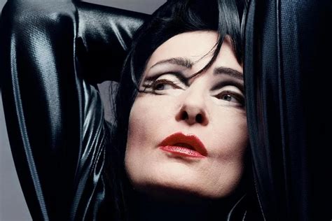 SIOUXSIE SIOUX CANTANTE BRITÁNICA E INFLUYENTE DE LA ERA DEL ROCK