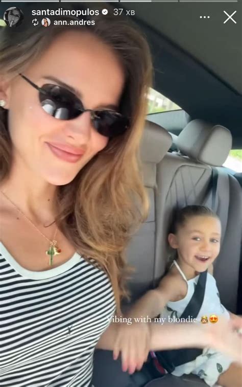 Танці та селфі у купальниках Дімопулос похвалилася відпочинком з 5 річною дочкою та подругами у