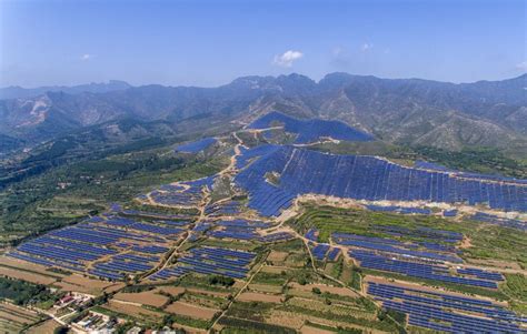 芮城1000兆瓦级光伏电站有多壮观 绵延40公里全是光伏板 网易财经 太阳能发电网