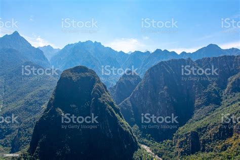 Aguas Calientes와 마 츄 피 츄에서 언덕 0명에 대한 스톡 사진 및 기타 이미지 0명 건조한 경관 Istock