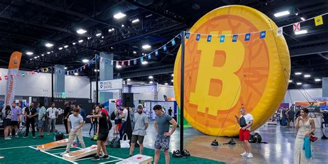 比特币首次突破70000美元 Wsj