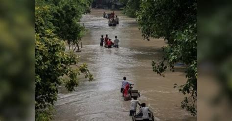 Delhi Flood Yamuna Water Level Broke 1978 Record Trains Canceled Metro