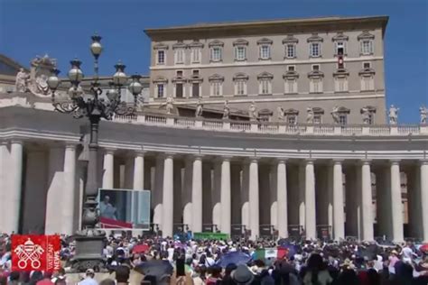 El Papa Francisco pide que la Virgen María acompañe al amado pueblo de