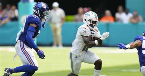 Video Dolphins Tyreek Hill Flagged By Refs While Giving Td Ball To