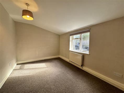 2 Bed Flat To Rent In Gloucester Road Horfield Bristol Bs7 £1 300