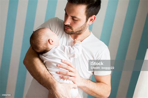 아버지도 계셨지요 거의 아기 여자아이 가족에 대한 스톡 사진 및 기타 이미지 가족 귀여운 남성 Istock