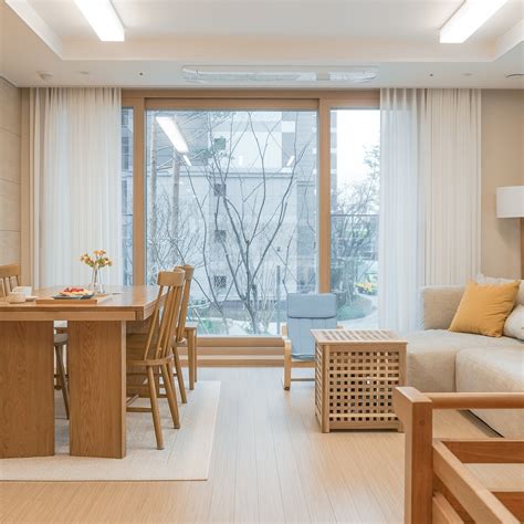 가구와 소품을 활용해 완성한 모던 내추럴 홈스타일링 라이프스타일 슈퍼앱 오늘의집