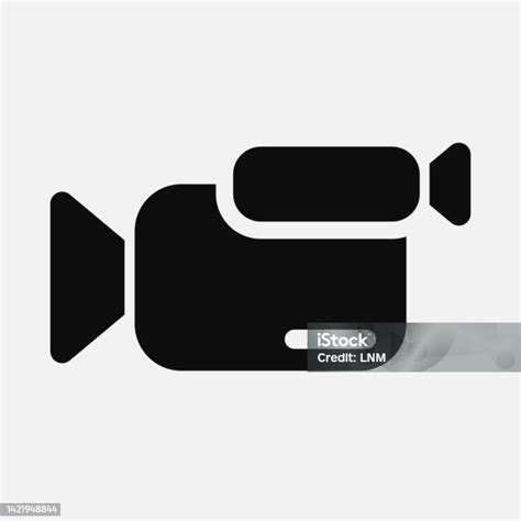 Video Camera Vector Black Icon Isolated向量圖形及更多剪貼畫圖片 剪貼畫 家用攝像機 1980