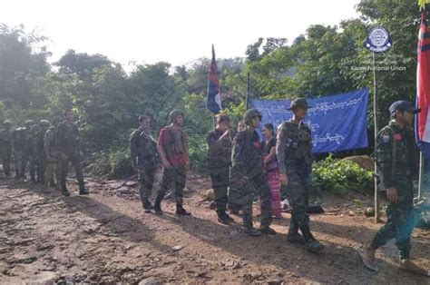 Knla တပ်မဟာ ၃ မှ ရှေ့တန်း စစ်မြေပြင်တွင် တာဝန်ထမ်းဆောင်ပြီး ပြန်လာသည့် ရဲဘော်များကို ဂုဏ်ပြု က